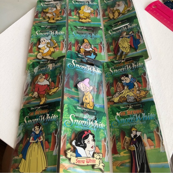 Disney | Other | Vintage Disney Snow White And The Seven Dwarfs 2 Pin ...